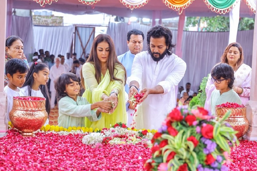 How Riteish Deshmukh`s kids pay tribute to grandfather Vilasrao ...